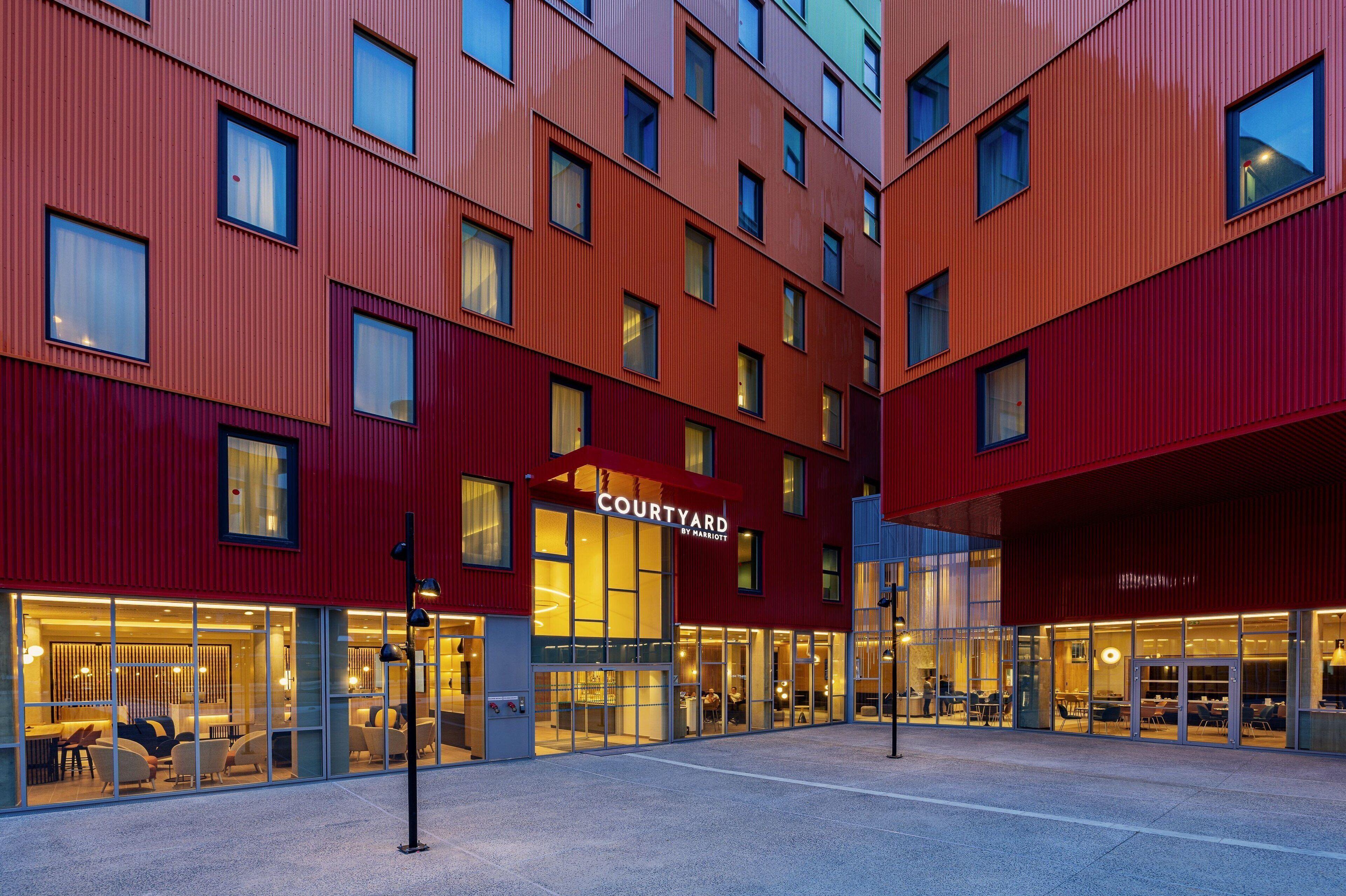 Hotel Courtyard By Marriott Paris Charles De Gaulle Central Airport ...